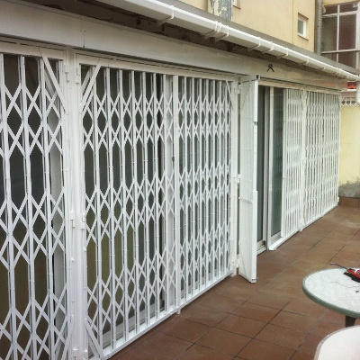 Rejas de seguridad plegables y fijas Valencia. Cerrajeria Valencia.